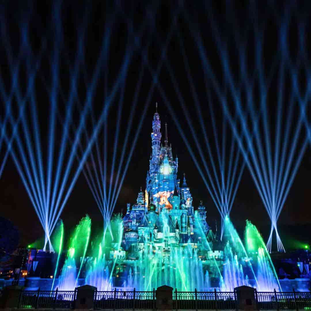 GUIDE: Explorer's Semi-Buffet Dinner with 'Momentous' VIP Viewing Area ...